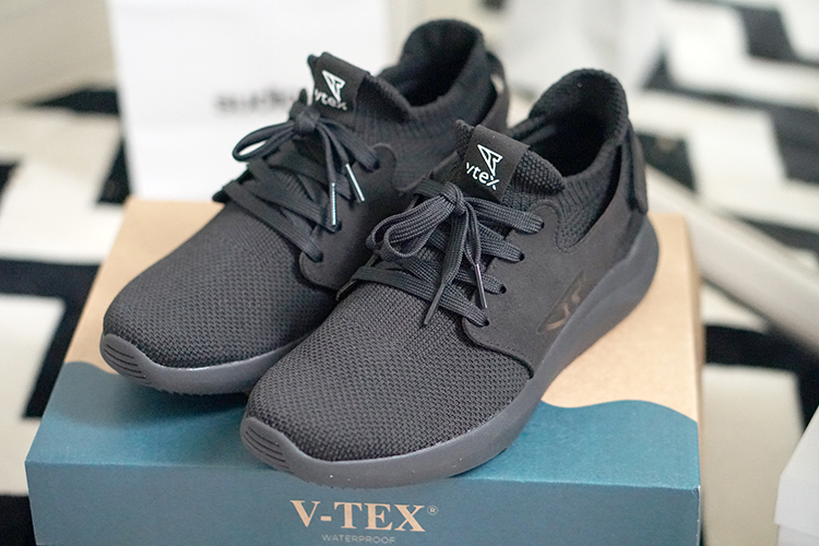 V-TEX 地表超強耐水鞋｜HELLO系列黑色開箱穿搭
