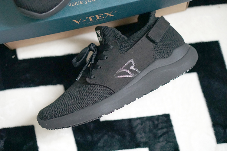 V-TEX 地表超強耐水鞋｜HELLO系列黑色開箱穿搭